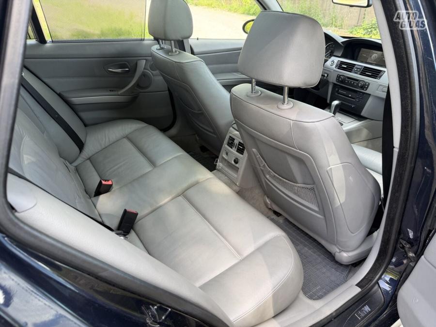 Zils BMW 325 2006 Viļņa, ar dzinēja tilpumu 2.50 L un nobraukumu 230 tūkst. km par 3100 €, foto 31 vietnē AUTOMOTO.COM.LV