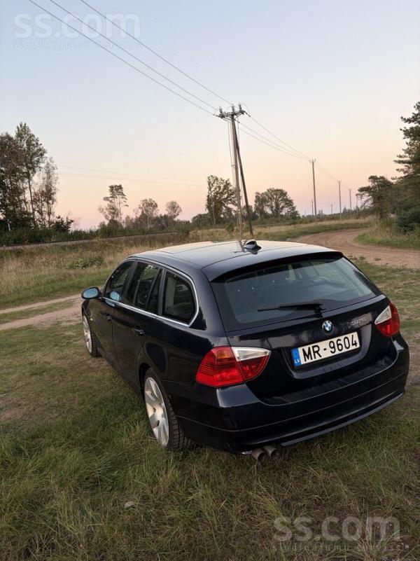 BMW 325 2006 in Liepaja on AUTOMOTO.COM.LV Blue BMW 325 2006 in Liepaja, with an engine capacity of 2.50 L and mileage of 289 thousand km for 3600 €, photo 5 on AUTOMOTO.COM.LV