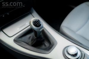 Blue BMW 325 2007 in Riga, with an engine capacity of 3.00 L and mileage of 413 thousand km for 5990 €, photo 18 on AUTOMOTO.COM.LV