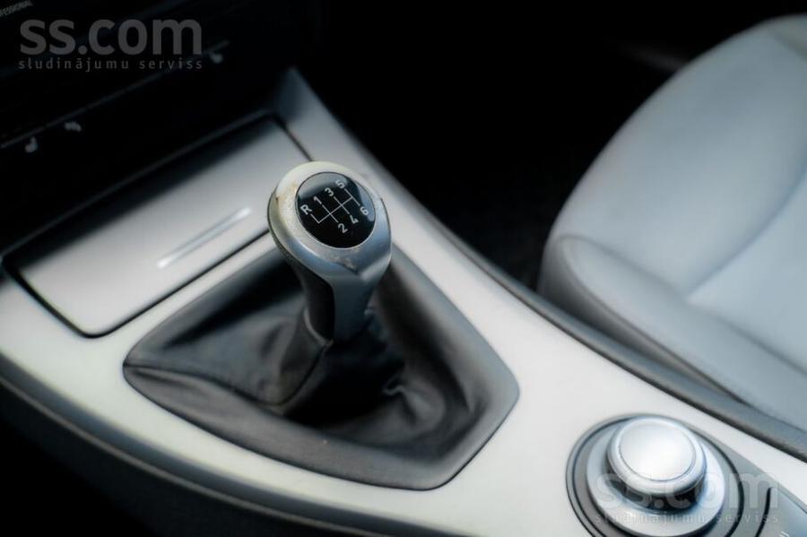 Blue BMW 325 2007 in Riga, with an engine capacity of 3.00 L and mileage of 413 thousand km for 5990 €, photo 18 on AUTOMOTO.COM.LV