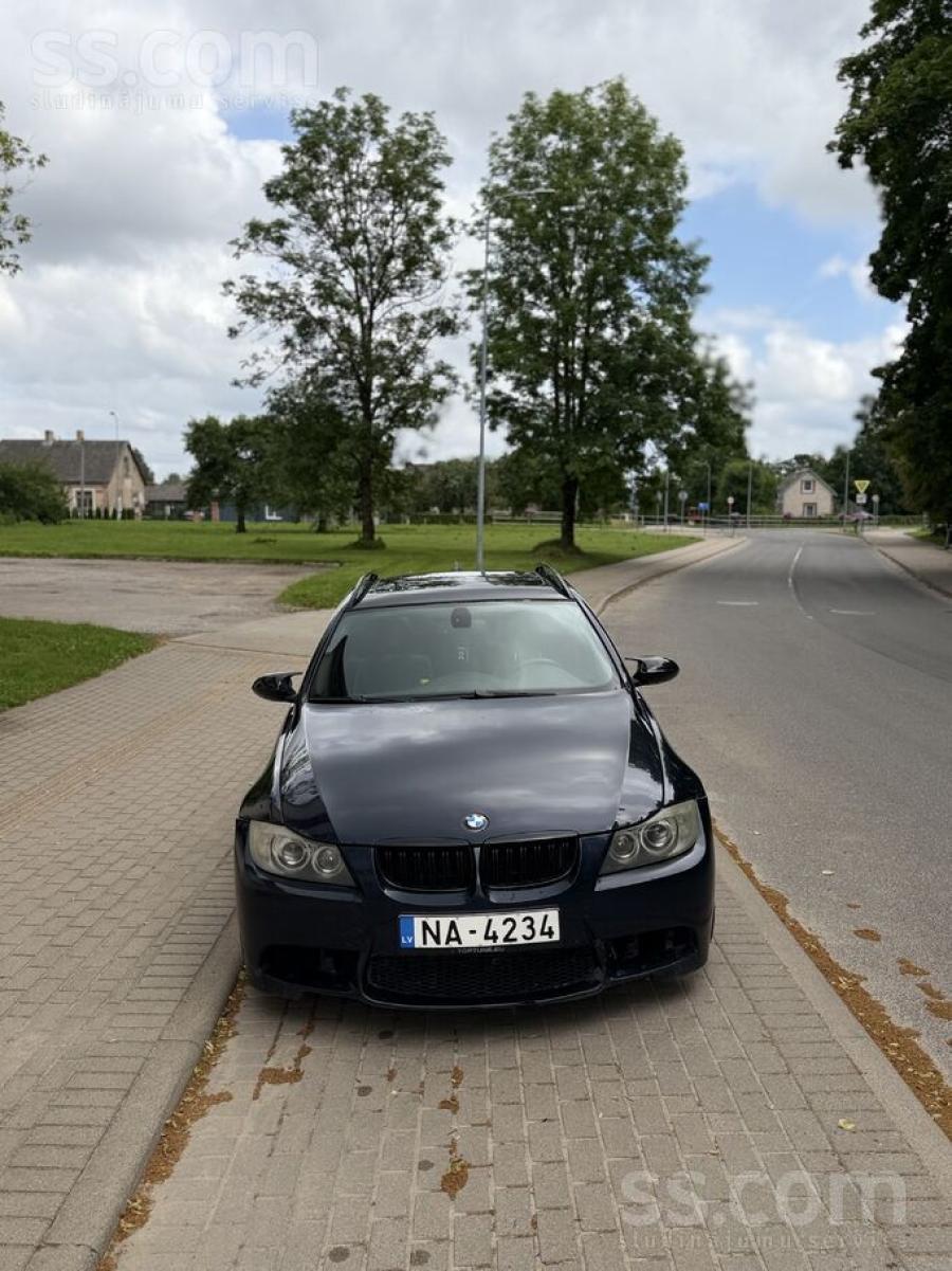 Blue BMW 325 2007 in Liepaja, with an engine capacity of 3.00 L and mileage of 450 thousand km for 3899 €, photo 3 on AUTOMOTO.COM.LV