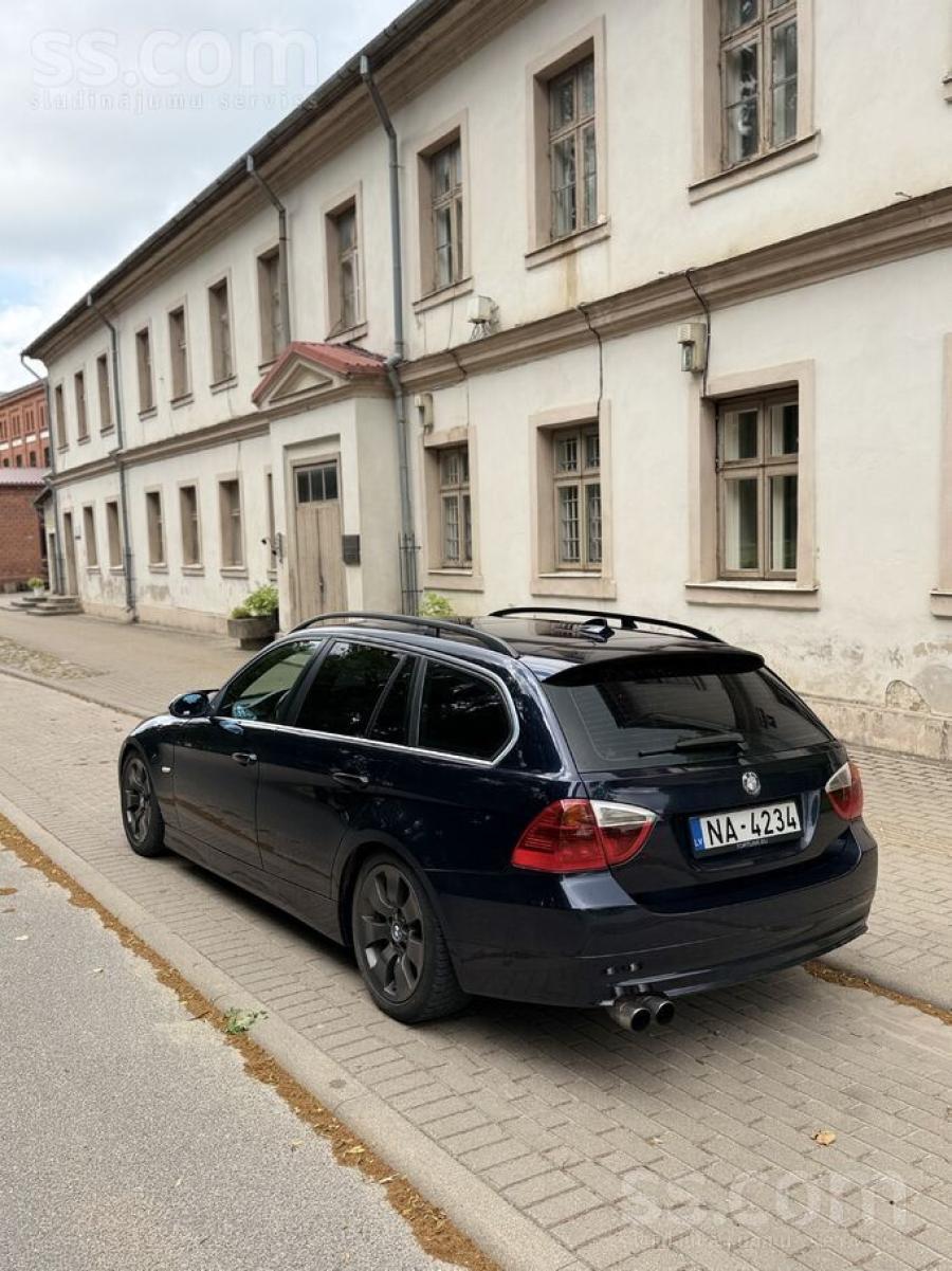 Blue BMW 325 2007 in Liepaja, with an engine capacity of 3.00 L and mileage of 450 thousand km for 3899 €, photo 5 on AUTOMOTO.COM.LV