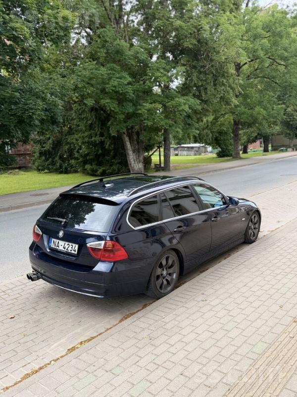 Blue BMW 325 2007 in Liepaja, with an engine capacity of 3.00 L and mileage of 450 thousand km for 3899 €, photo 5 on AUTOMOTO.COM.LV