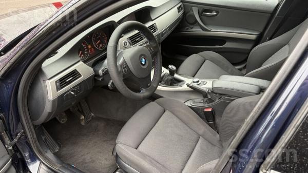 BMW 325 2007 RÄ«ga vietnÄ Zils BMW 325 2007 RÄ«ga, ar dzinÄja tilpumu 2.50 L un nobraukumu 245 tÅ«kst. km par 6250 ā¬, foto 8 vietnÄ AUTOMOTO.COM.LV
