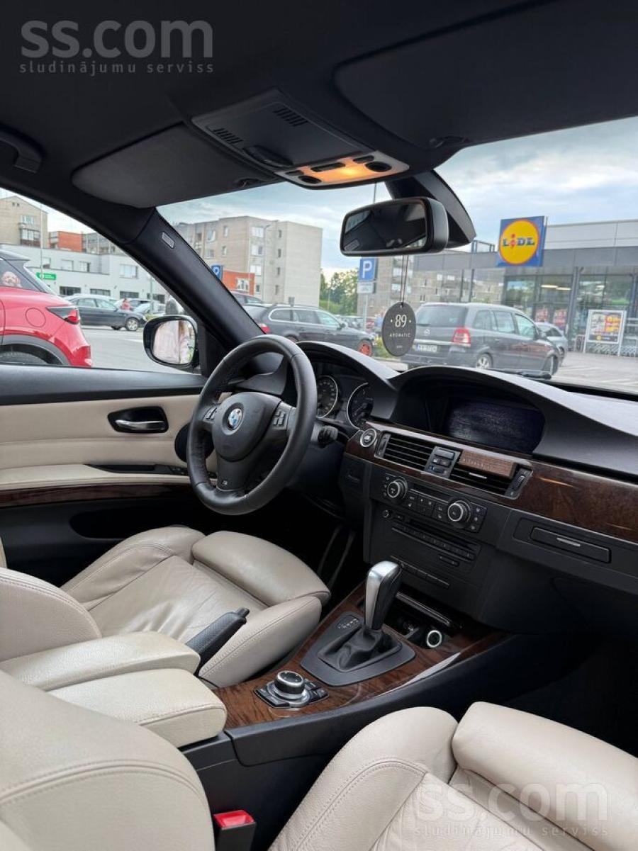 Blue BMW 325 2009 in Rezekne, with an engine capacity of 3.00 L and mileage of 322 thousand km for 8000 €, photo 8 on AUTOMOTO.COM.LV