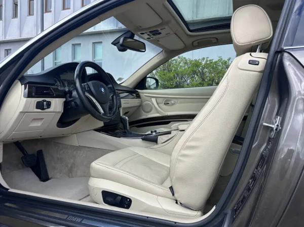 Brown BMW 325 2010 in Riga, with an engine capacity of 3.00 L and mileage of 330 thousand km for 6290 €, photo 7 on AUTOMOTO.COM.LV
