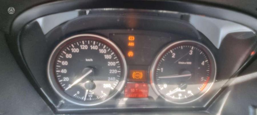 Brown BMW 325 2009 in Kaunas, with an engine capacity of 2.99 L and mileage of 360 thousand km for 3600 €, photo 9 on AUTOMOTO.COM.LV