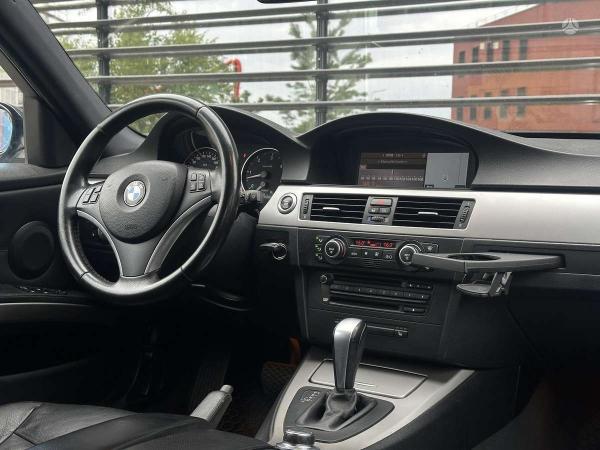 Brown BMW 325 2007 in Klaipeda, with an engine capacity of 3.00 L and mileage of 278 thousand km for 3850 €, photo 2 on AUTOMOTO.COM.LV