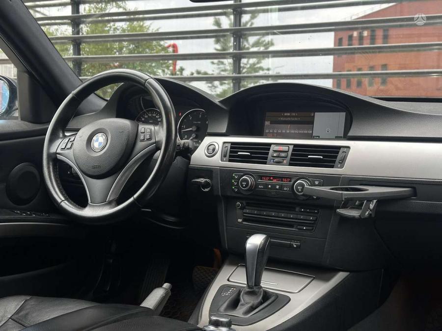 Brūns BMW 325 2007 Klaipėda, ar dzinēja tilpumu 3.00 L un nobraukumu 278 tūkst. km par 3850 €, foto 3 vietnē AUTOMOTO.COM.LV
