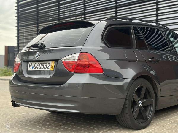 Brown BMW 325 2007 in Klaipeda, with an engine capacity of 3.00 L and mileage of 278 thousand km for 3850 €, photo 5 on AUTOMOTO.COM.LV