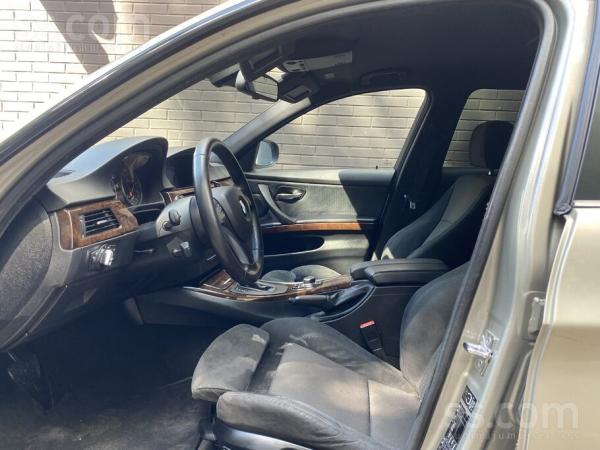 Brown BMW 325 2009 in Riga, with an engine capacity of 3.00 L and mileage of 313 thousand km for 4390 €, photo 10 on AUTOMOTO.COM.LV