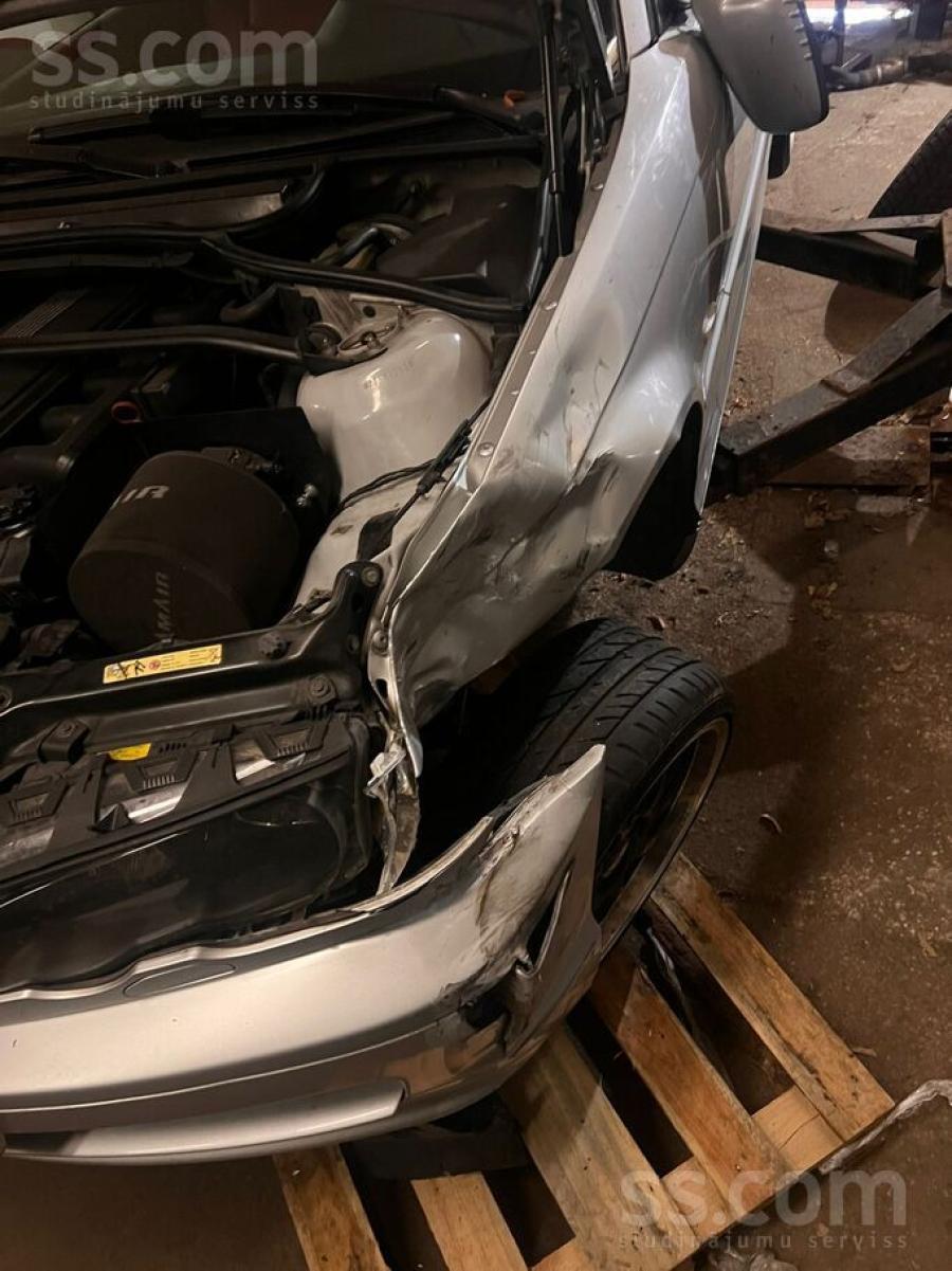 BMW 325 2000 Rīga, ar dzinēja tilpumu 2.50 L un nobraukumu 270 tūkst. km par 3950 €, foto 3 vietnē AUTOMOTO.COM.LV