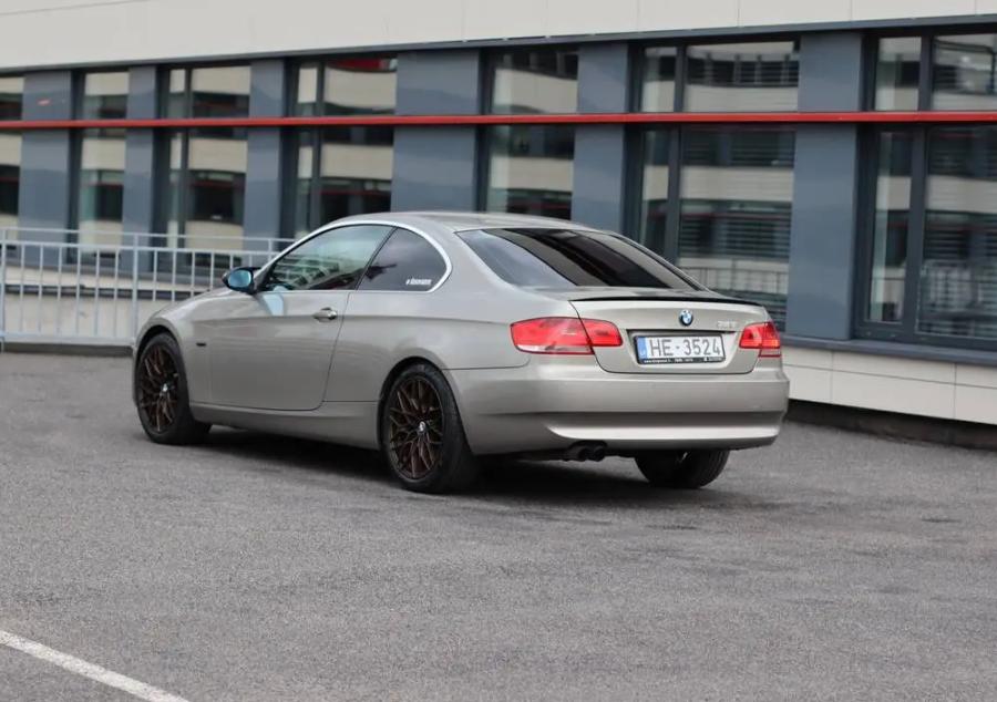BMW 325 2008 in Riga, with an engine capacity of 3.00 L and mileage of 176 thousand km for 6480 €, photo 5 on AUTOMOTO.COM.LV