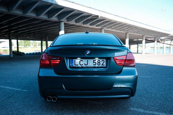 Green BMW 325 2009 in Kaunas, with an engine capacity of 2.99 L and mileage of 380 thousand km for 5800 €, photo 3 on AUTOMOTO.COM.LV