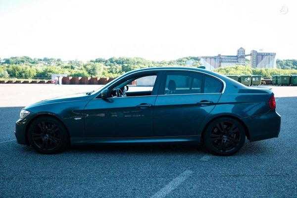 Green BMW 325 2009 in Kaunas, with an engine capacity of 2.99 L and mileage of 380 thousand km for 5800 €, photo 4 on AUTOMOTO.COM.LV