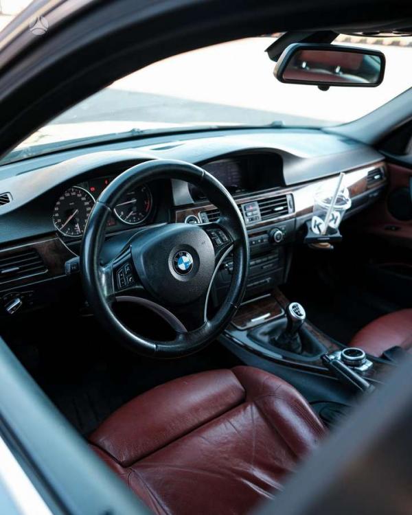 Green BMW 325 2009 in Kaunas, with an engine capacity of 2.99 L and mileage of 380 thousand km for 5800 €, photo 6 on AUTOMOTO.COM.LV