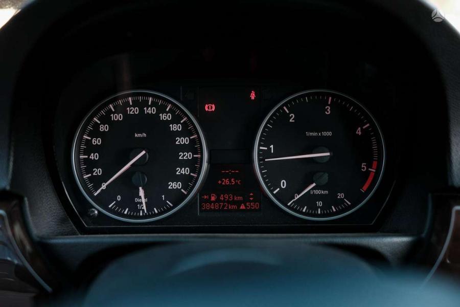 Green BMW 325 2009 in Kaunas, with an engine capacity of 2.99 L and mileage of 380 thousand km for 5800 €, photo 9 on AUTOMOTO.COM.LV