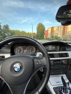 Grey BMW 325 2007 in Riga, with an engine capacity of 3.00 L and mileage of 218 thousand km for 6400 €, photo 12 on AUTOMOTO.COM.LV