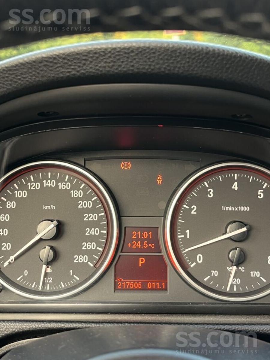 Grey BMW 325 2007 in Riga, with an engine capacity of 3.00 L and mileage of 218 thousand km for 6400 €, photo 13 on AUTOMOTO.COM.LV