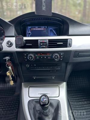 Grey BMW 325 2008 in Daugavpils, with an engine capacity of 3.00 L and mileage of 235 thousand km for 8700 €, photo 11 on AUTOMOTO.COM.LV
