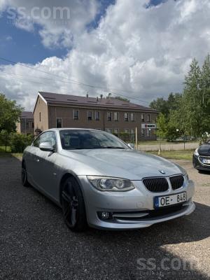Pelēks BMW 325 2010 Rīga, ar dzinēja tilpumu 3.00 L un nobraukumu 145 tūkst. km par 13500 €, foto  vietnē AUTOMOTO.COM.LV