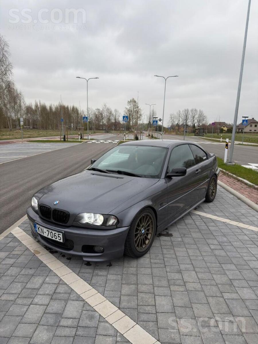 Grey BMW 325 2002 in Jelgava, with an engine capacity of 2.50 L and mileage of 323 thousand km for 4950 €, photo 1 on AUTOMOTO.COM.LV