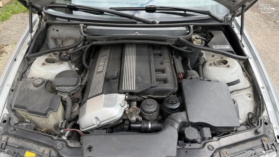 Grey BMW 325 2002 in Vilnius, with an engine capacity of 2.50 L and mileage of 260 thousand km for 3000 €, photo 18 on AUTOMOTO.COM.LV
