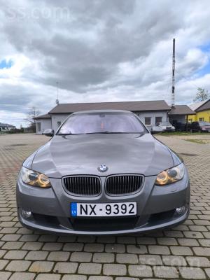 Pelēks BMW 325 2006 Bauska, ar dzinēja tilpumu 3.00 L un nobraukumu 360 tūkst. km par 5400 €, foto 1 vietnē AUTOMOTO.COM.LV