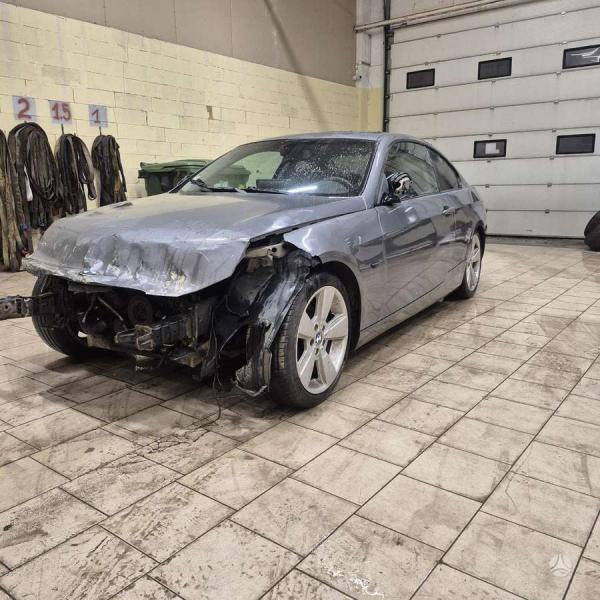 Pelēks BMW 325 2006 Gargždai, ar dzinēja tilpumu 2.50 L un nobraukumu 200 tūkst. km par 2500 €, foto 1 vietnē AUTOMOTO.COM.LV