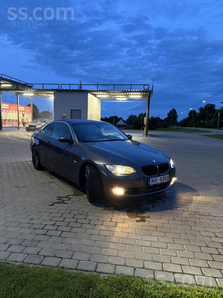 Pelēks BMW 325 2006 Balvi, ar dzinēja tilpumu 2.50 L un nobraukumu 237 tūkst. km par 5150 €, foto 3 vietnē AUTOMOTO.COM.LV