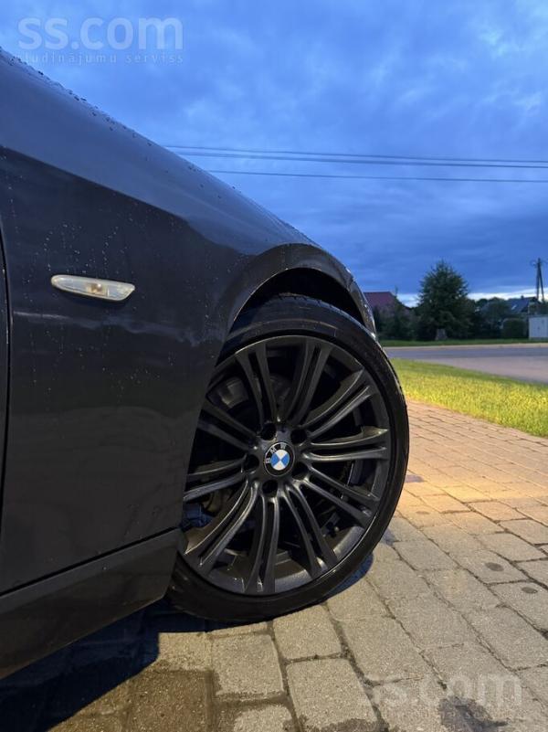 Pelēks BMW 325 2006 Balvi, ar dzinēja tilpumu 2.50 L un nobraukumu 237 tūkst. km par 5150 €, foto 5 vietnē AUTOMOTO.COM.LV