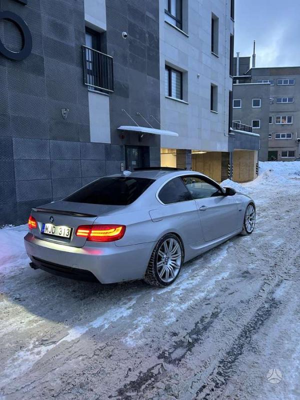 Grey BMW 325 2007 in Vilnius, with an engine capacity of 2.50 L and mileage of 213 thousand km for 5500 €, photo 6 on AUTOMOTO.COM.LV