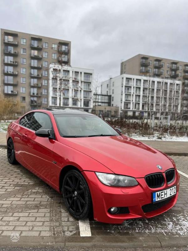 Pelēks BMW 325 2008 Viļņa, ar dzinēja tilpumu 2.99 L un nobraukumu 285 tūkst. km par 7700 €, foto 2 vietnē AUTOMOTO.COM.LV