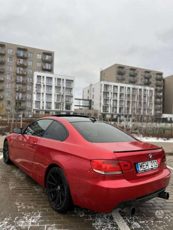 Pelēks BMW 325 2008 Viļņa, ar dzinēja tilpumu 2.99 L un nobraukumu 285 tūkst. km par 7700 €, foto 4 vietnē AUTOMOTO.COM.LV