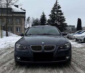 Pelēks BMW 325 2008 Viļņa, ar dzinēja tilpumu 2.50 L un nobraukumu 214 tūkst. km par 6300 €, foto  vietnē AUTOMOTO.COM.LV