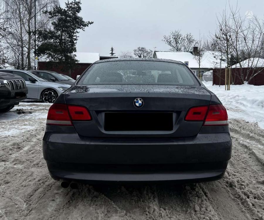 Pelēks BMW 325 2008 Viļņa, ar dzinēja tilpumu 2.50 L un nobraukumu 214 tūkst. km par 6300 €, foto 3 vietnē AUTOMOTO.COM.LV