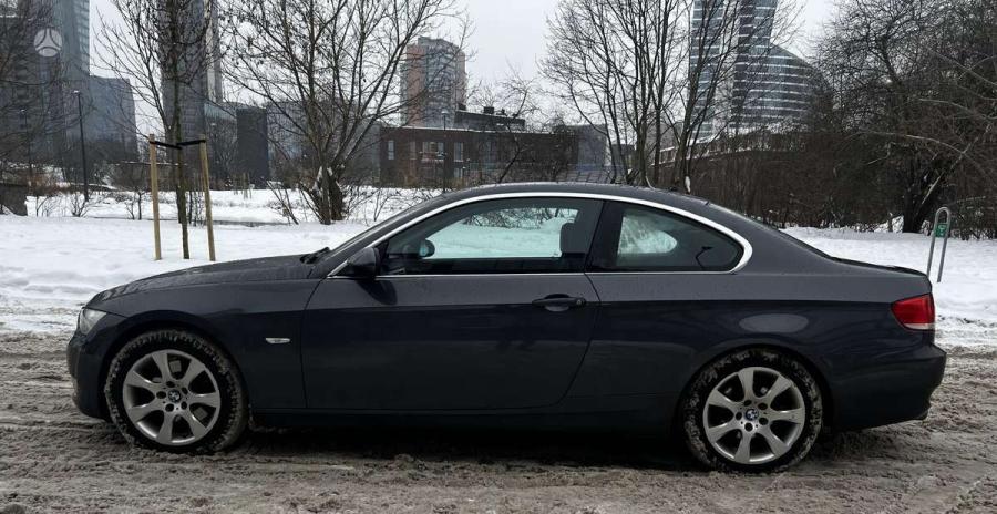Pelēks BMW 325 2008 Viļņa, ar dzinēja tilpumu 2.50 L un nobraukumu 214 tūkst. km par 6300 €, foto 4 vietnē AUTOMOTO.COM.LV