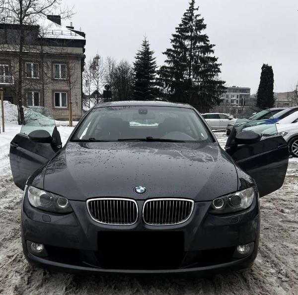 Pelēks BMW 325 2008 Viļņa, ar dzinēja tilpumu 2.50 L un nobraukumu 214 tūkst. km par 6300 €, foto 5 vietnē AUTOMOTO.COM.LV