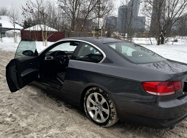 Pelēks BMW 325 2008 Viļņa, ar dzinēja tilpumu 2.50 L un nobraukumu 214 tūkst. km par 6300 €, foto 7 vietnē AUTOMOTO.COM.LV
