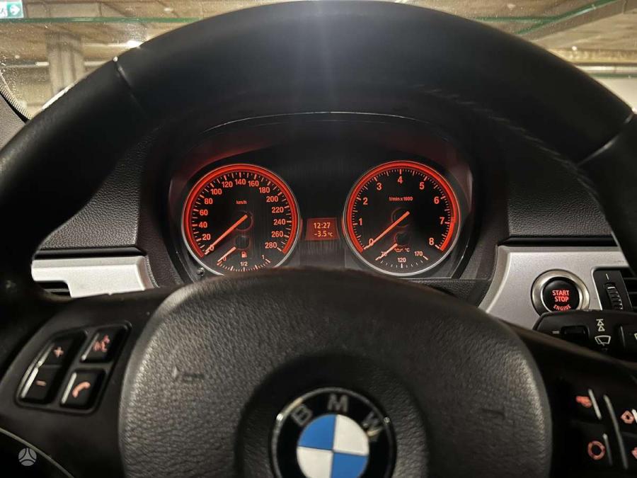 Pelēks BMW 325 2008 Viļņa, ar dzinēja tilpumu 2.50 L un nobraukumu 214 tūkst. km par 6300 €, foto 8 vietnē AUTOMOTO.COM.LV