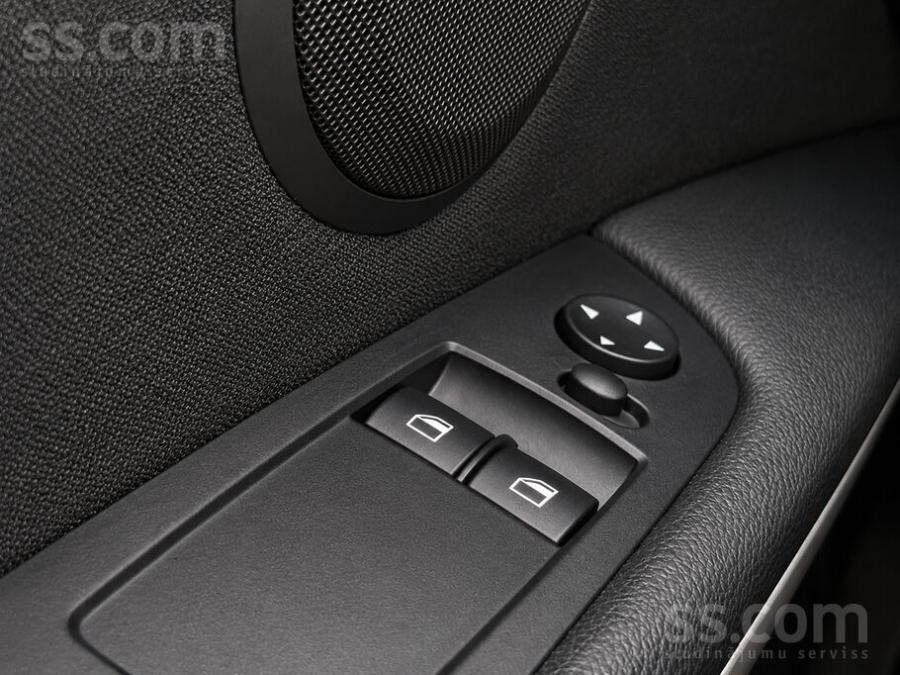 Grey BMW 325 2008 in Riga, with an engine capacity of 3.00 L and mileage of 270 thousand km for 6490 €, photo 16 on AUTOMOTO.COM.LV