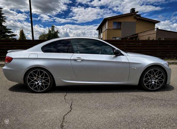 Pelēks BMW 325 2008 Viļņa, ar dzinēja tilpumu 0.00 L un nobraukumu 334 tūkst. km par 7200 €, foto 2 vietnē AUTOMOTO.COM.LV