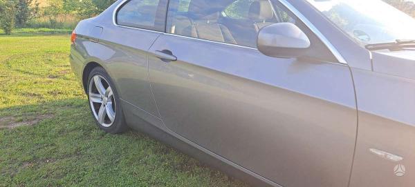 Pelēks BMW 325 2009 Alīta, ar dzinēja tilpumu 3.00 L un nobraukumu 228 tūkst. km par 5500 €, foto 5 vietnē AUTOMOTO.COM.LV