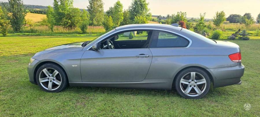 Pelēks BMW 325 2009 Alīta, ar dzinēja tilpumu 3.00 L un nobraukumu 228 tūkst. km par 5500 €, foto 15 vietnē AUTOMOTO.COM.LV