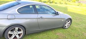 Pelēks BMW 325 2009 Alīta, ar dzinēja tilpumu 3.00 L un nobraukumu 228 tūkst. km par 5500 €, foto 16 vietnē AUTOMOTO.COM.LV