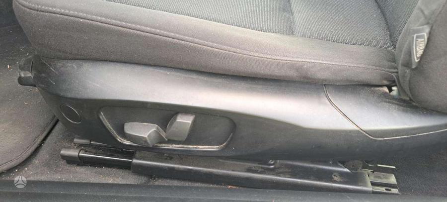 Pelēks BMW 325 2009 Alīta, ar dzinēja tilpumu 3.00 L un nobraukumu 228 tūkst. km par 5500 €, foto 18 vietnē AUTOMOTO.COM.LV
