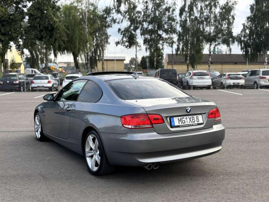 Grey BMW 325 2009 in Marijampole, with an engine capacity of 2.99 L and mileage of 225 thousand km for 6500 €, photo 4 on AUTOMOTO.COM.LV