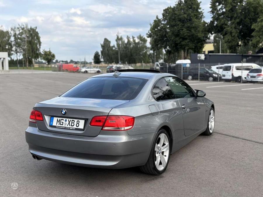 Grey BMW 325 2009 in Marijampole, with an engine capacity of 2.99 L and mileage of 225 thousand km for 6500 €, photo 5 on AUTOMOTO.COM.LV