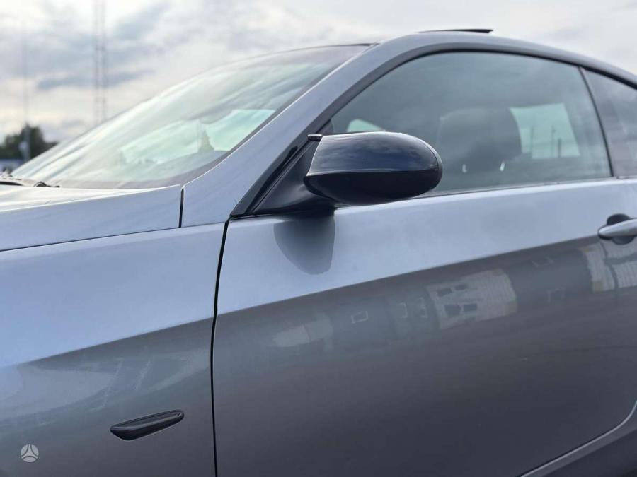 Grey BMW 325 2009 in Marijampole, with an engine capacity of 2.99 L and mileage of 225 thousand km for 6500 €, photo 8 on AUTOMOTO.COM.LV
