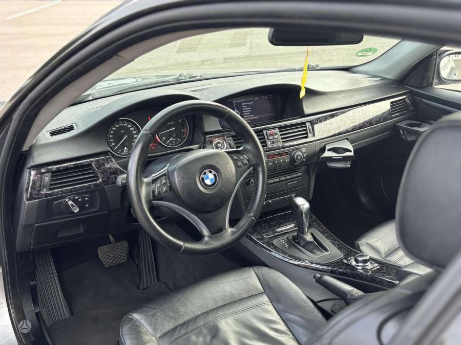 Grey BMW 325 2009 in Marijampole, with an engine capacity of 2.99 L and mileage of 225 thousand km for 6500 €, photo 9 on AUTOMOTO.COM.LV
